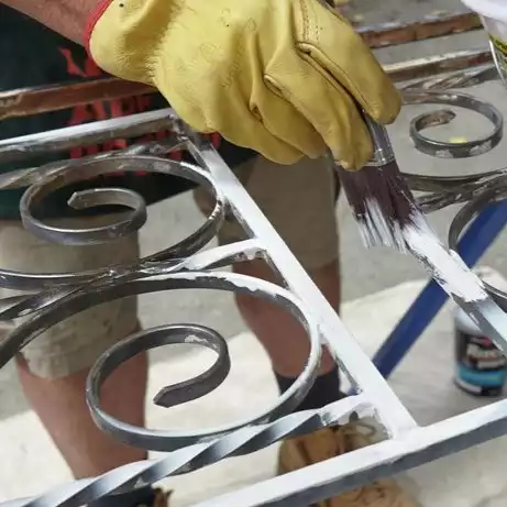 Skilled and trained painters for metal painting services | PaintEZY